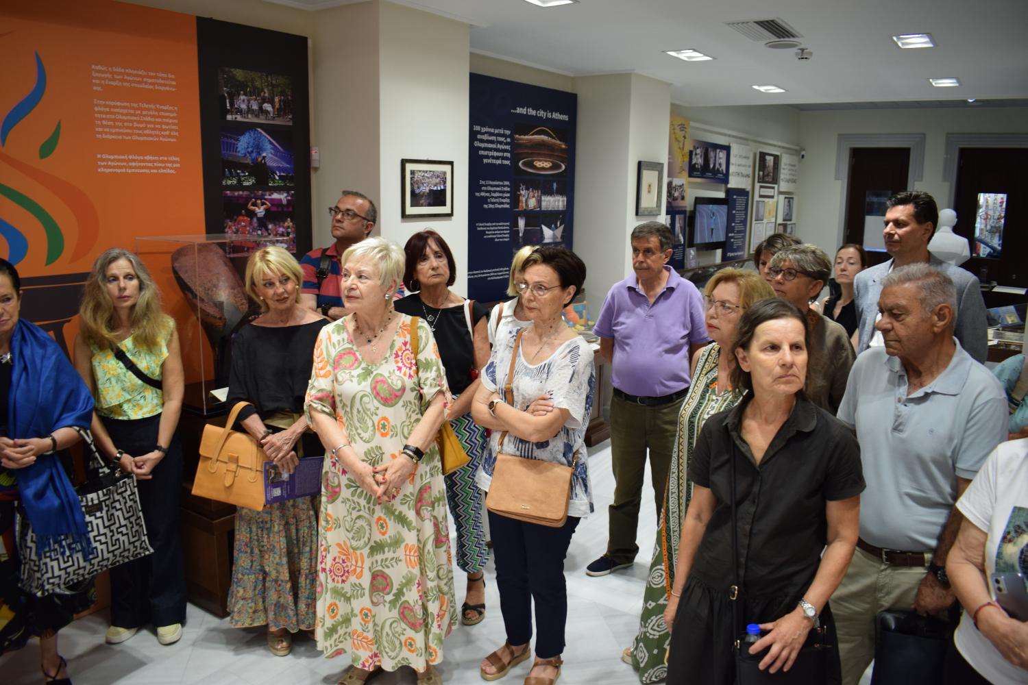 Δ.Τ. Ενθουσίασε μέλη και φίλους της Κοινο_Τοπίας η ξενάγηση στην έκθεση ...