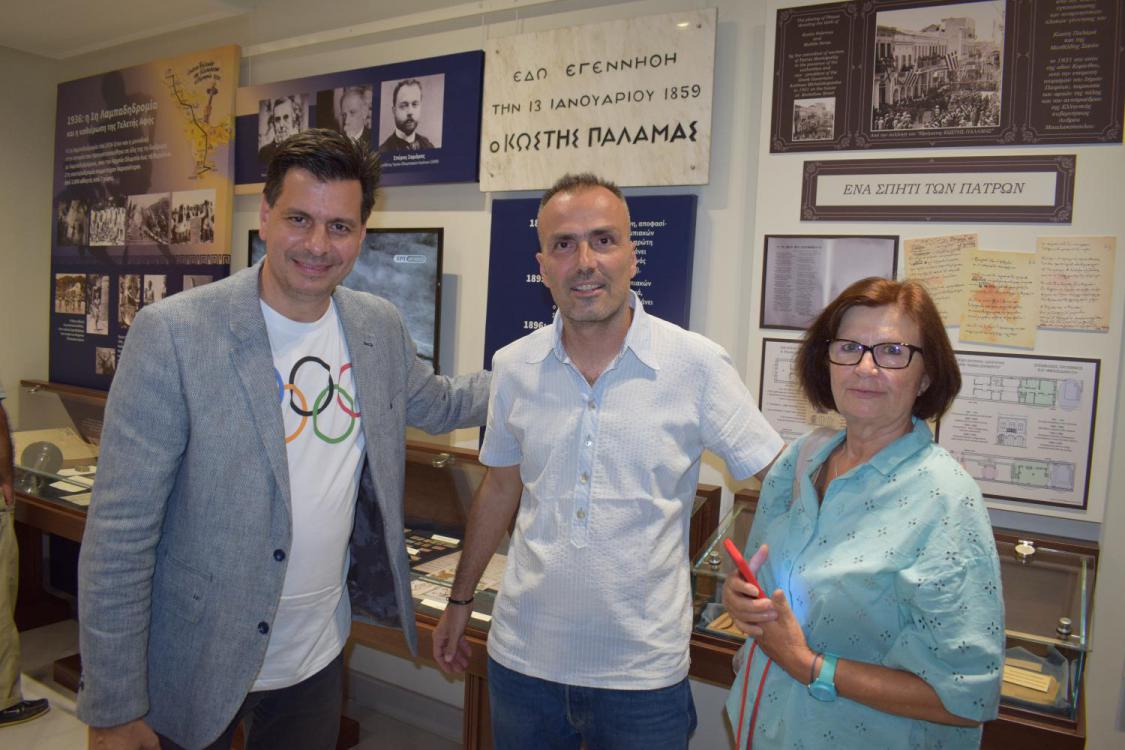 Δ.Τ. Ενθουσίασε μέλη και φίλους της Κοινο_Τοπίας η ξενάγηση στην έκθεση ...